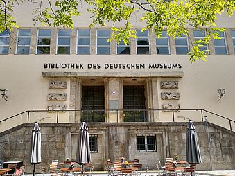Eingang der Bibliothek des Deutschen Museums.
